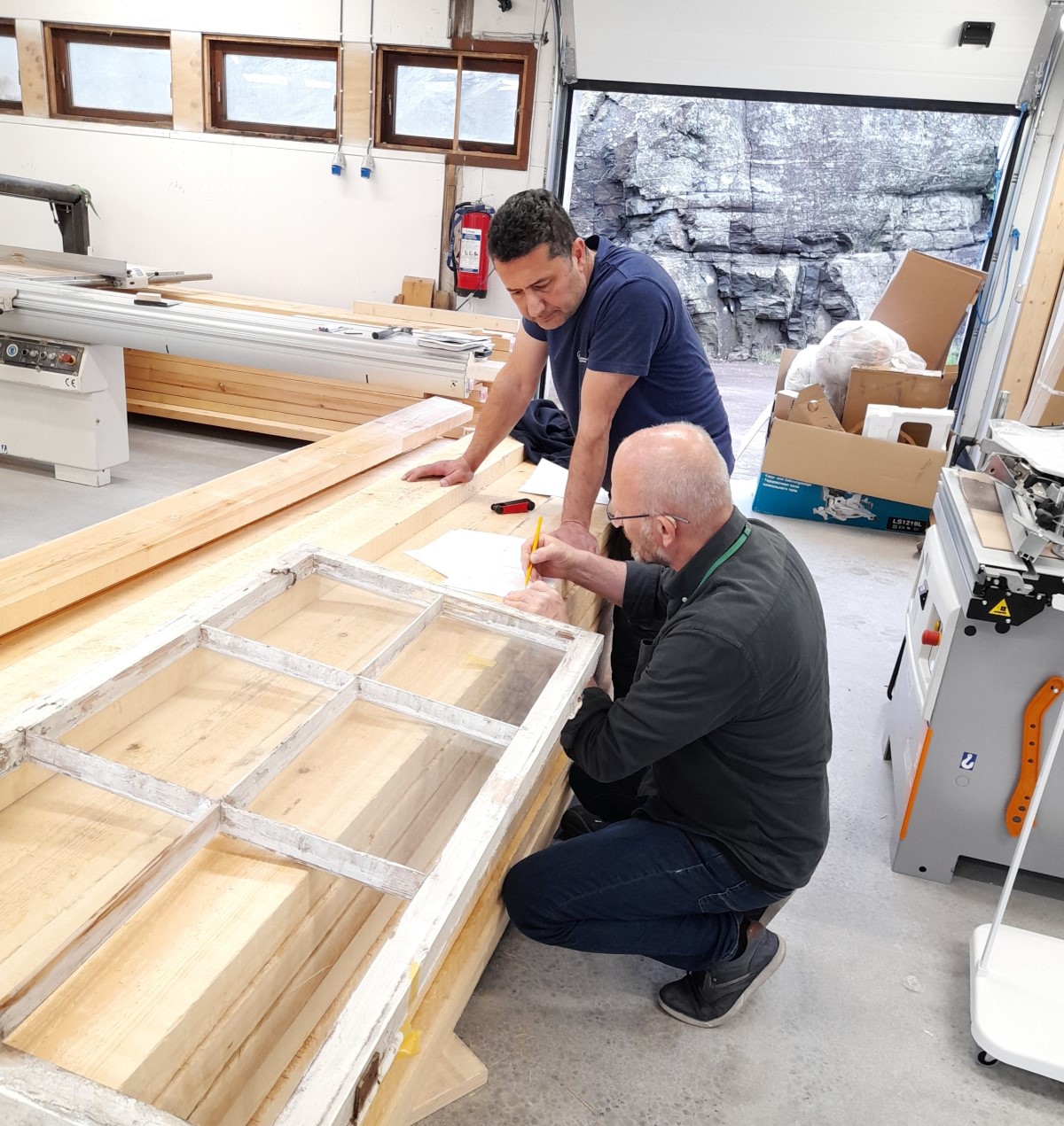 Kristiansand kommune - Syrisk trekunstner skal lede ombruksverksted