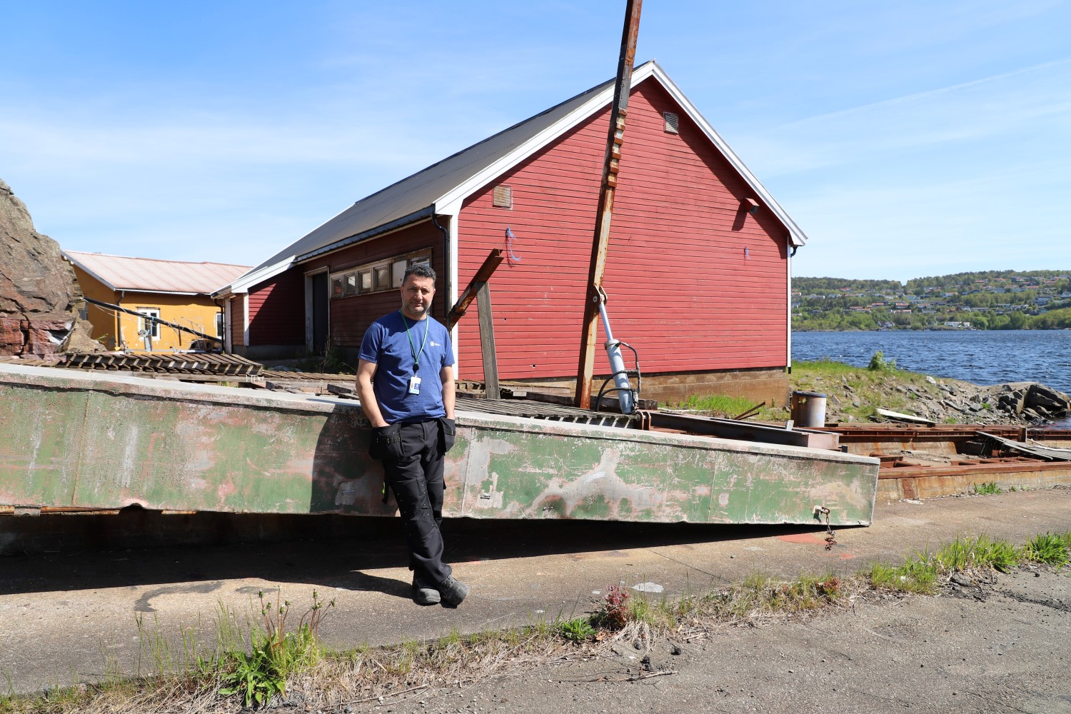 Kristiansand kommune - Syrisk trekunstner skal lede ombruksverksted